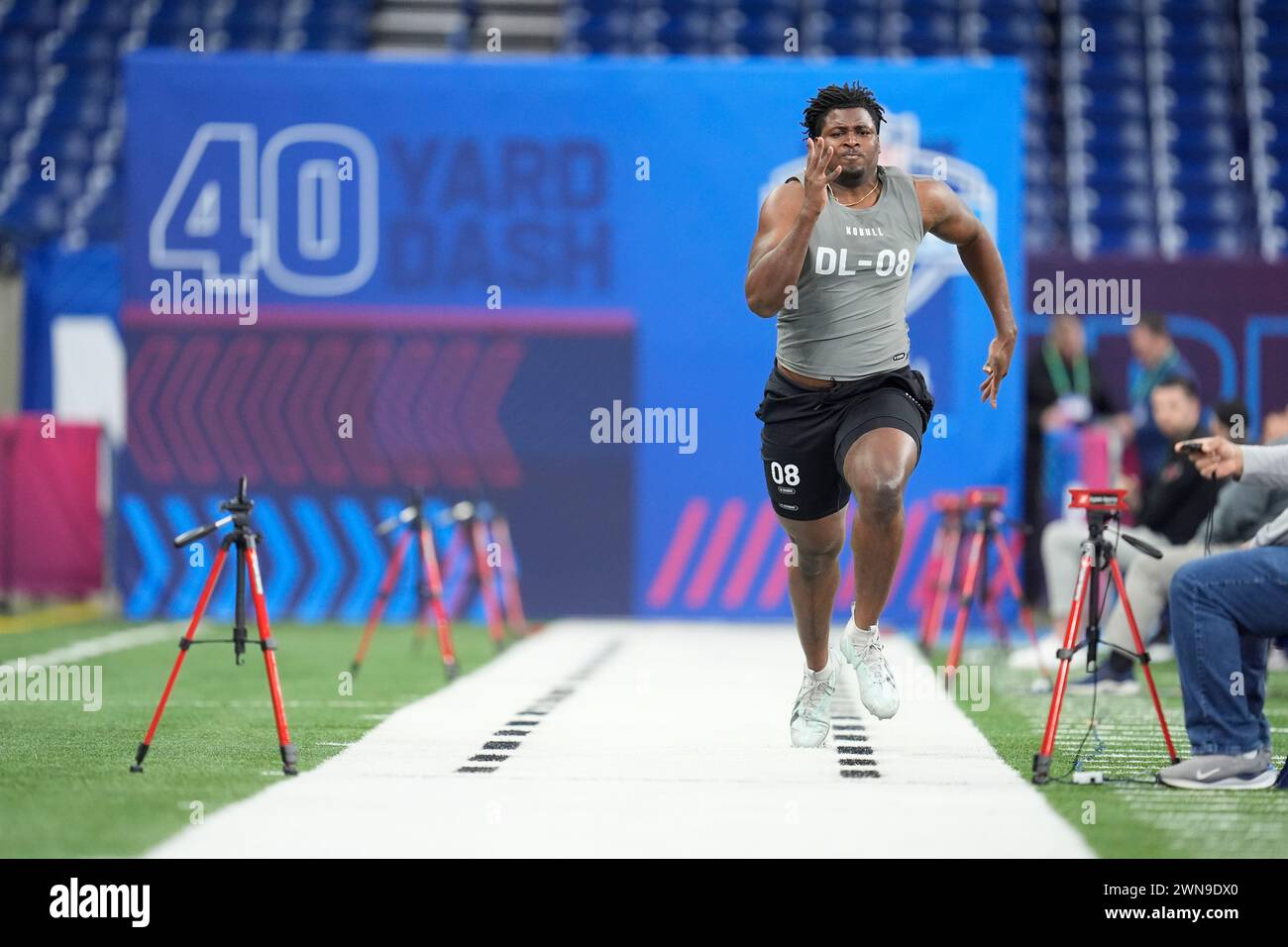 Baylor defensive lineman Gabe Hall runs the 40-yard dash at the NFL ...