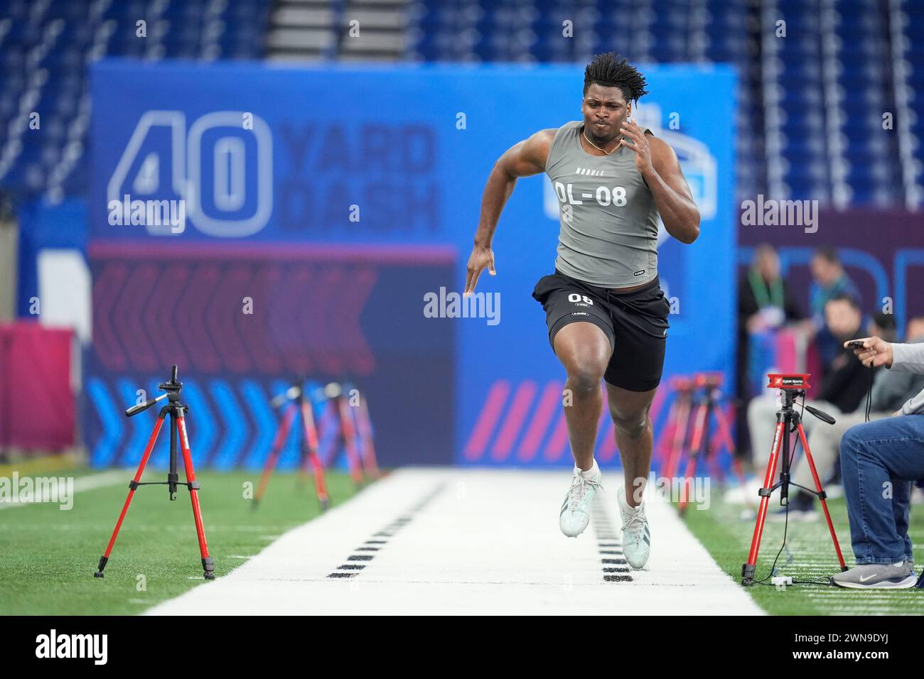 Baylor defensive lineman Gabe Hall runs the 40-yard dash at the NFL ...