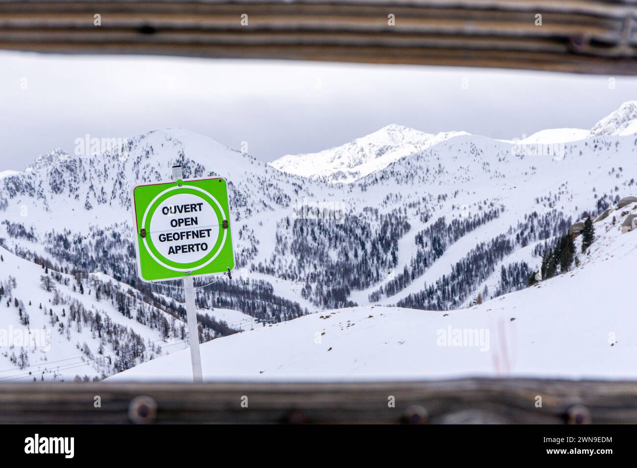 Open ski slope hi-res stock photography and images - Alamy