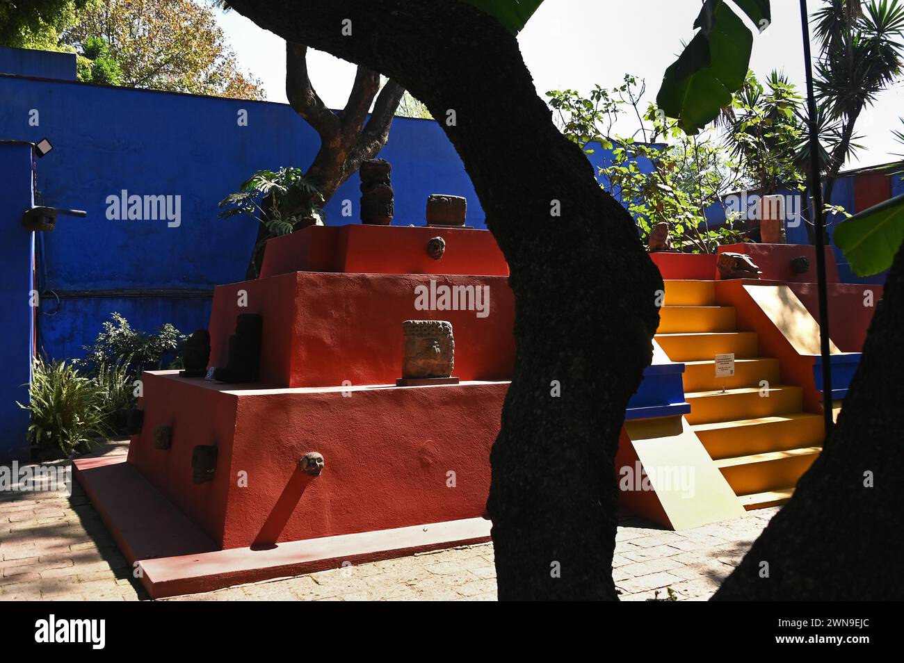 Museo frida kahlo museo frida kahlo casa azul hi-res stock photography ...