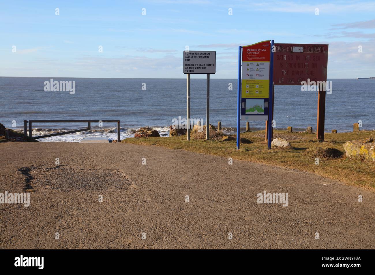 Sandy beach river access hi-res stock photography and images - Alamy
