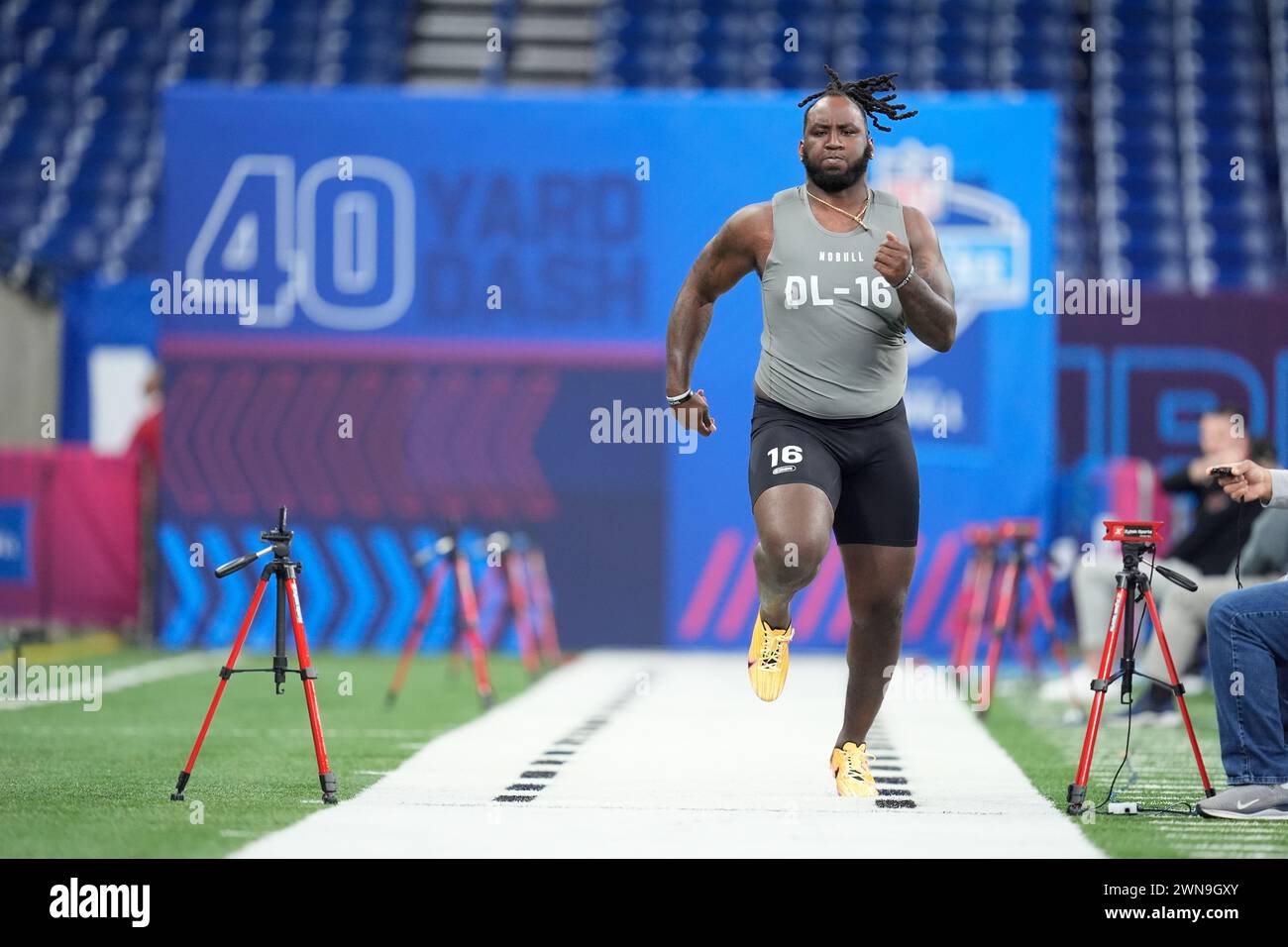 Georgia defensive lineman Zion Logue runs the 40-yard dash at the NFL ...