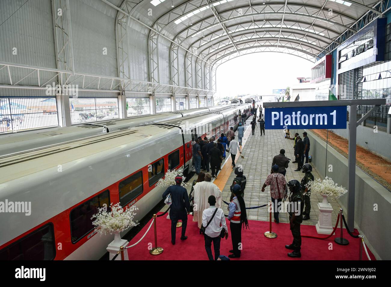 (240301) -- LAGOS, March 1, 2024 (Xinhua) -- Trains of Lagos Rail Mass Transit Red Line are seen ...