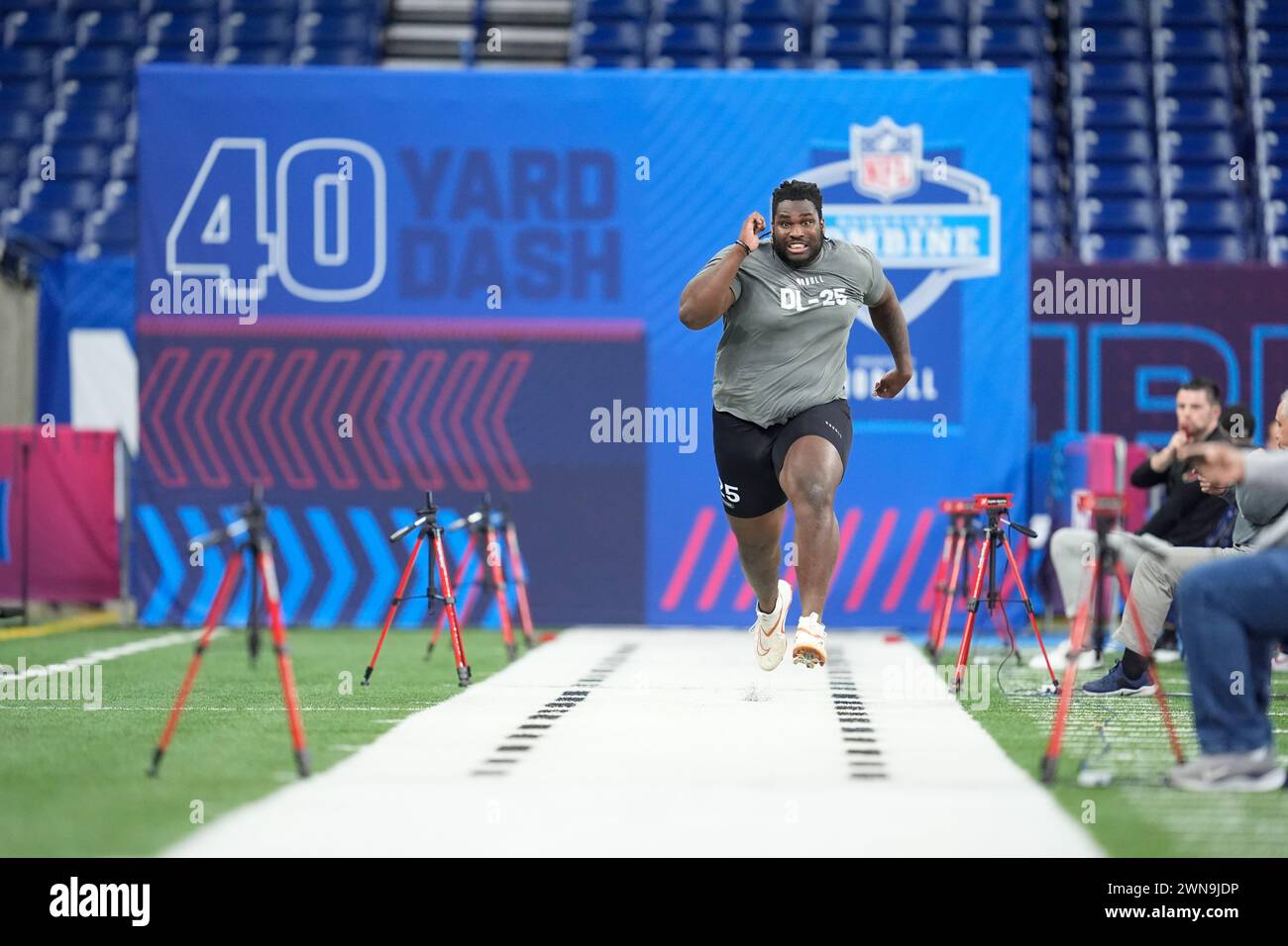 Texas defensive lineman T'Vondre Sweat runs the 40-yard dash at the NFL ...