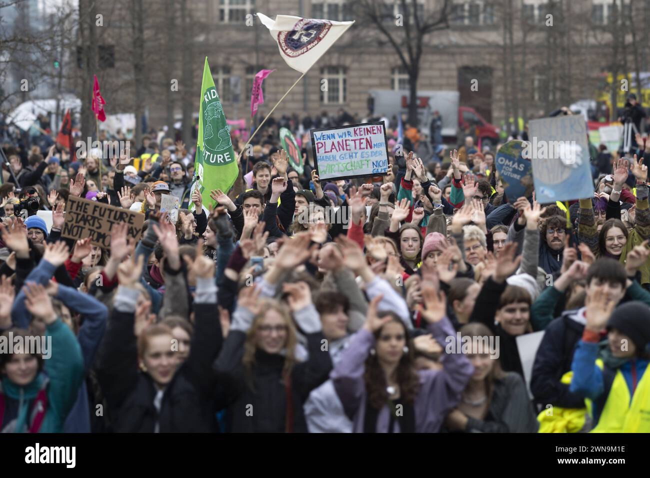 Gemeinsamer Streik von Fridays for Future und den Beschaeftigten im Nahverkehr von der ...
