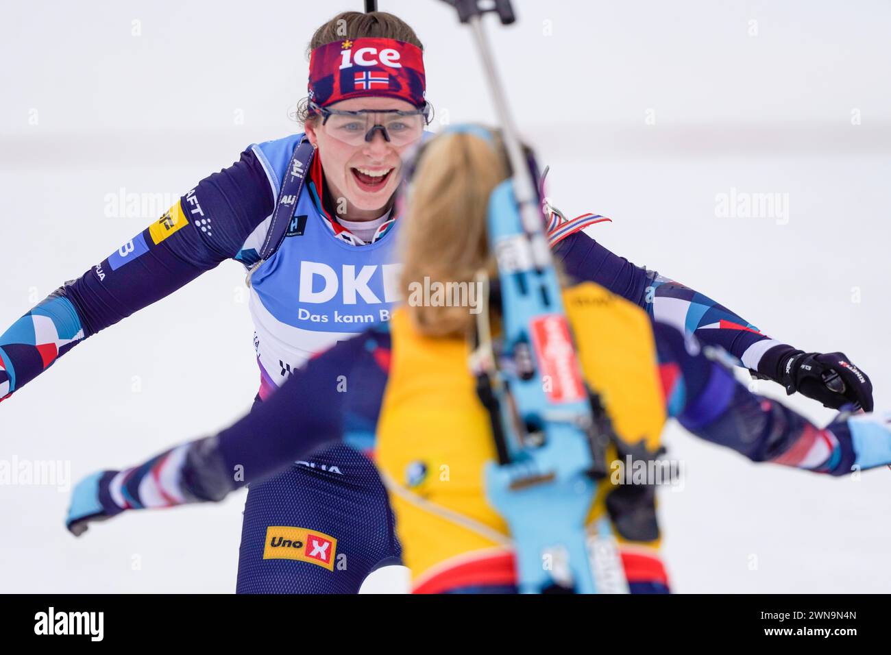 Oslo 20240301.Ingrid Landmark Tandrevold (NOR) (l.h) receives Ida Lien ...