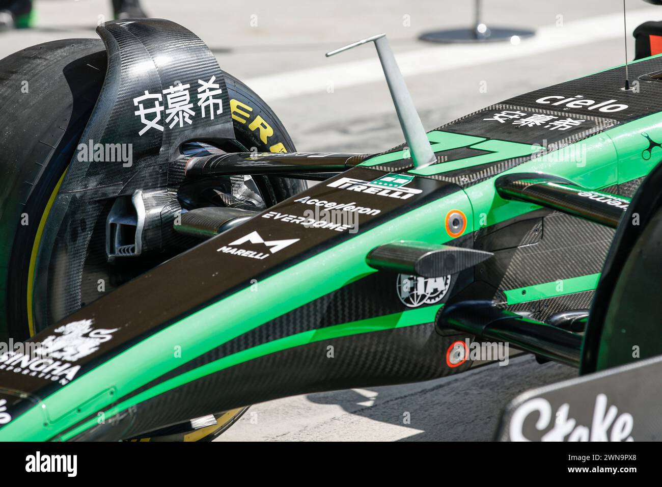 Stake F1 Team Kick Sauber C44, mechanical detail front suspension brakes, freins, conduct ...