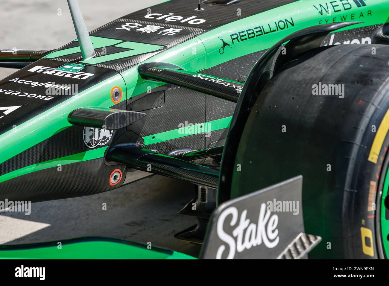 Stake F1 Team Kick Sauber C44, mechanical detail front suspension brakes, freins, conduct ...