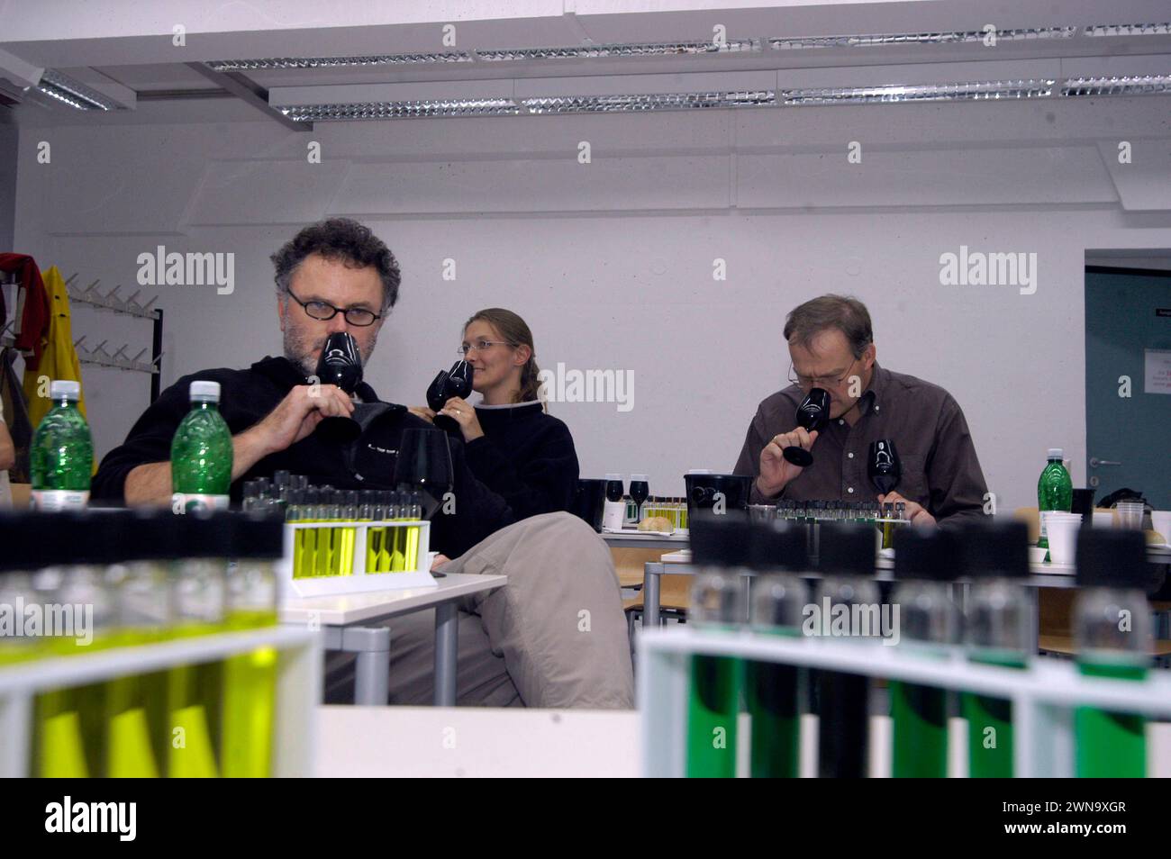 Geruchstest hi-res stock photography and images - Alamy