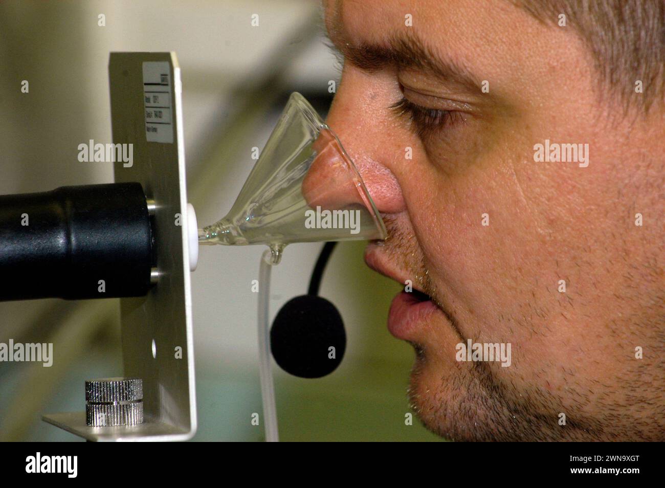 Mikrobiologische analyse hi-res stock photography and images - Alamy