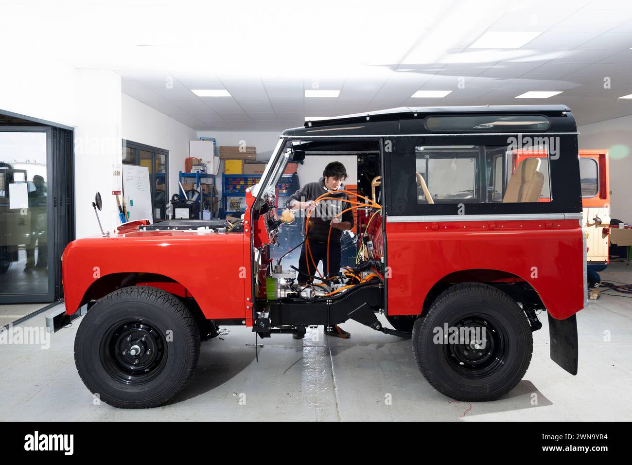14/04/22 A Land Rover Defender is converted into fully electric at ...