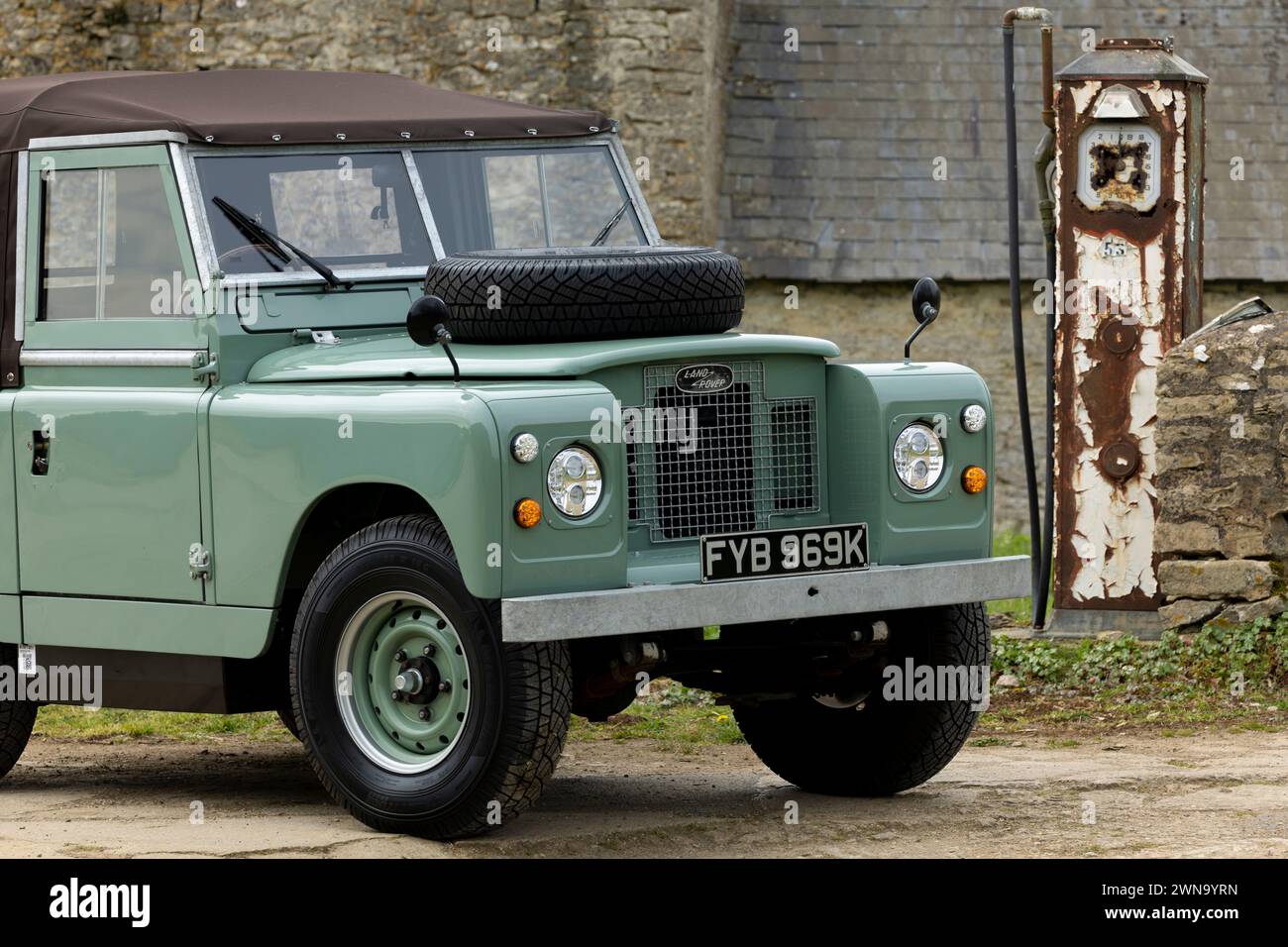 14/04/22 Everrati’s electric 1971 Land Rover Defender prototype vehicle ...