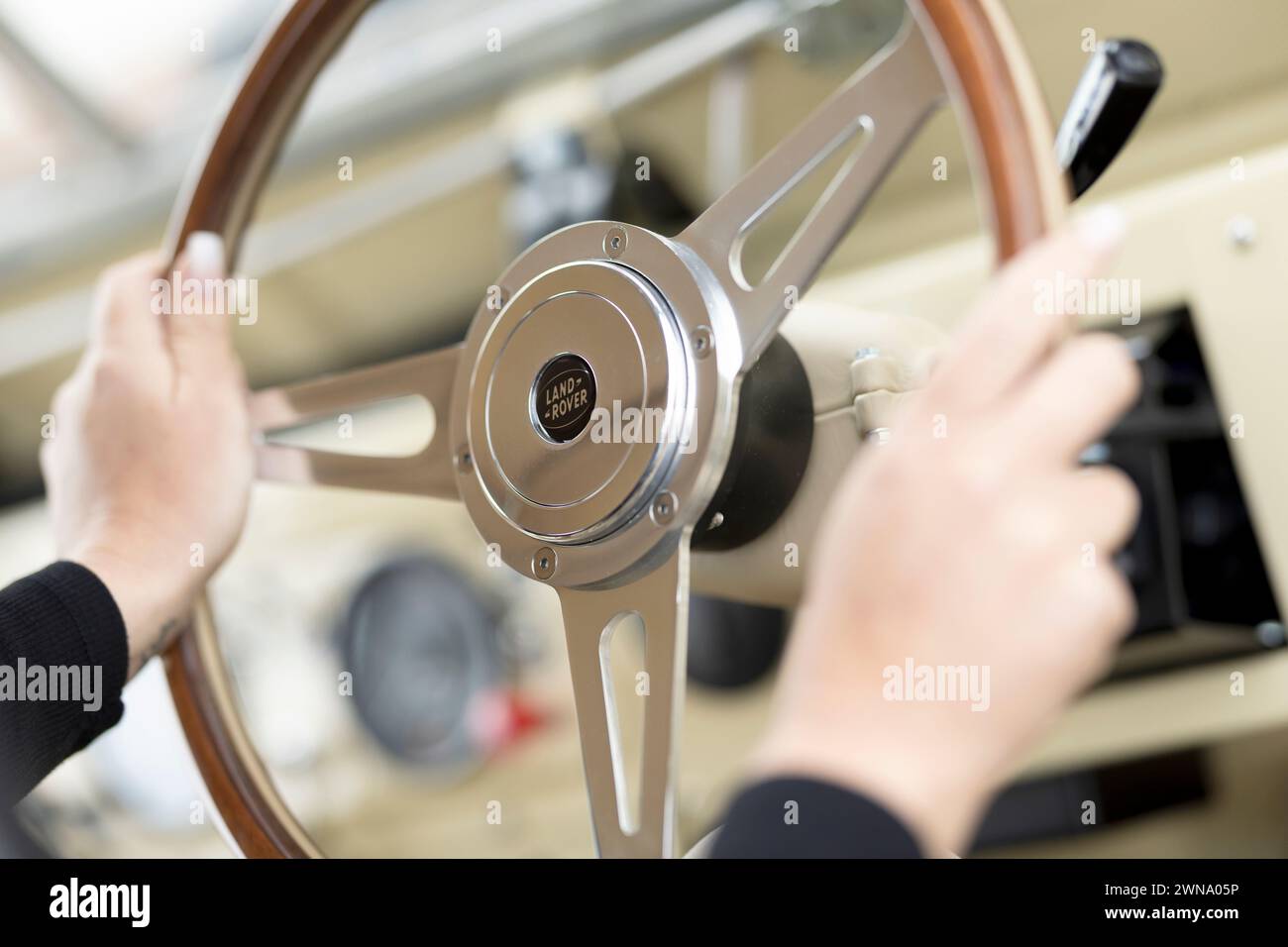14/04/22 Everrati’s electric 1971 Land Rover Defender prototype vehicle ...
