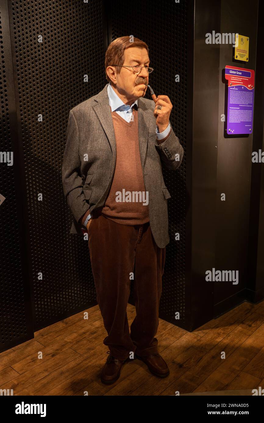 Günter Wilhelm Grass wax figure in Madame Tussauds Berlin waxworks ...
