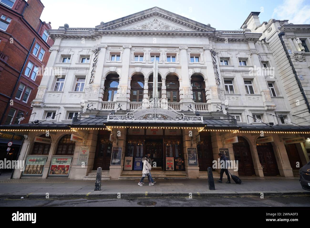 Showbiz slave hi-res stock photography and images - Alamy