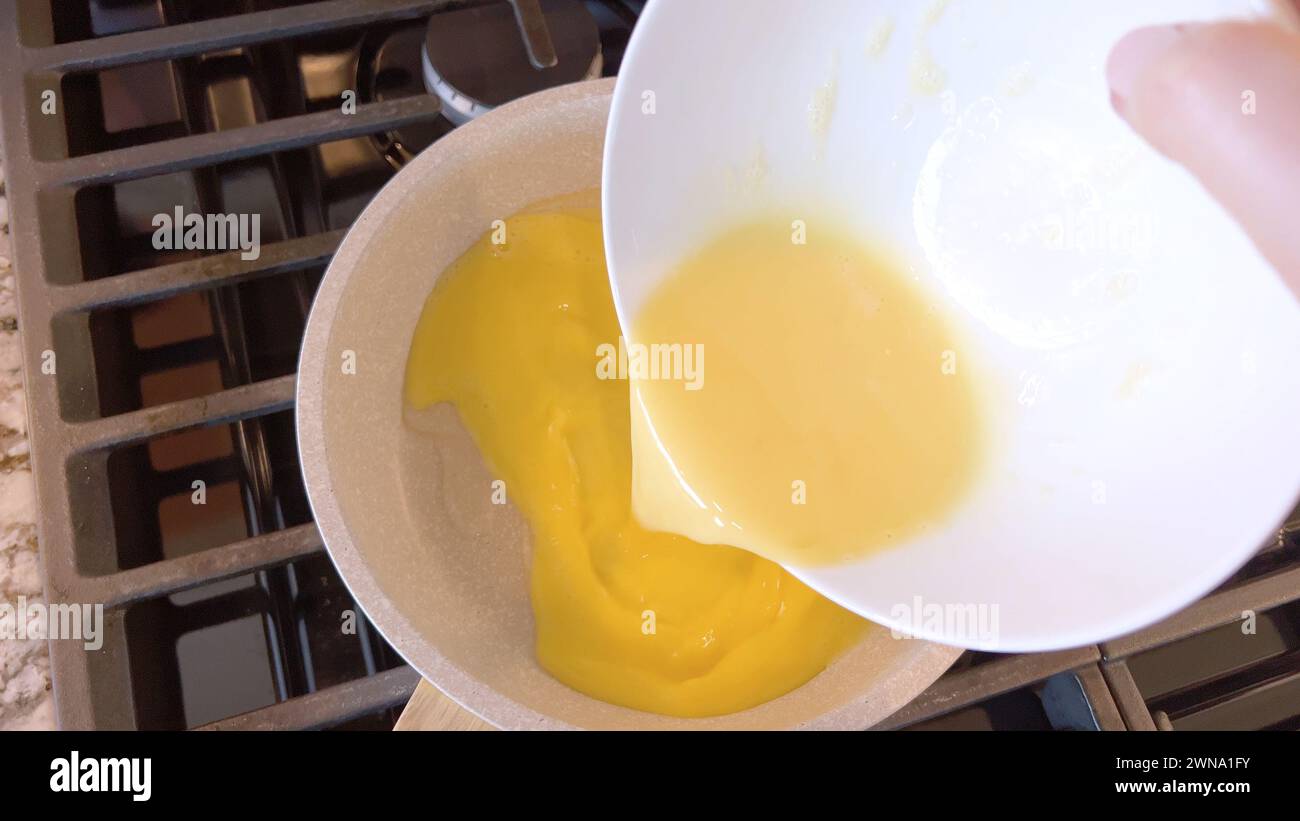 Frying eggs stovetop hi-res stock photography and images - Alamy