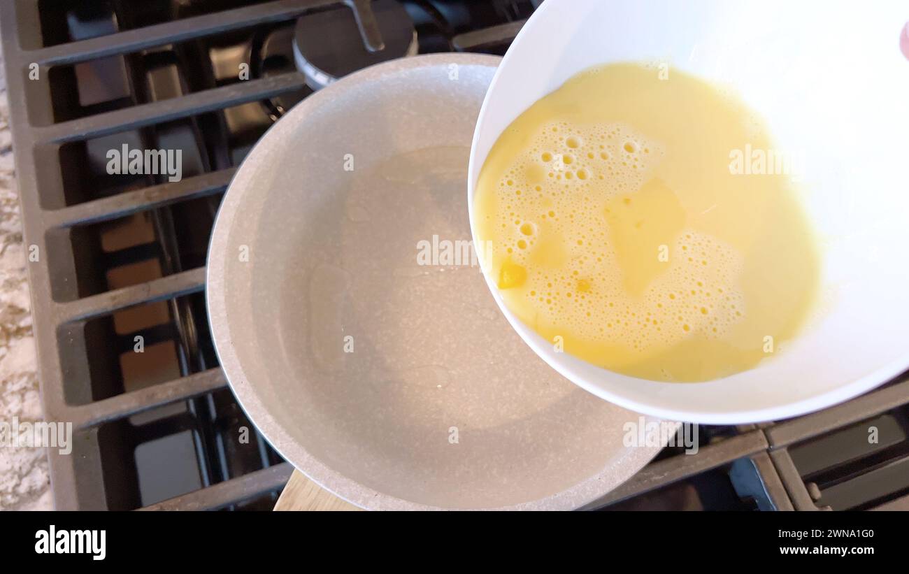 Frying eggs stovetop hi-res stock photography and images - Alamy