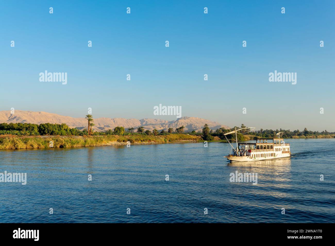 Egyptian boat hi-res stock photography and images - Alamy