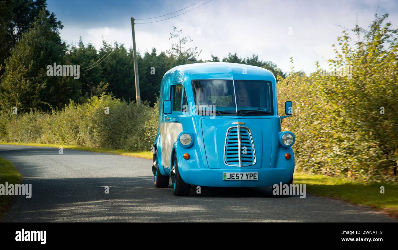 Retro ev van hi-res stock photography and images - Alamy