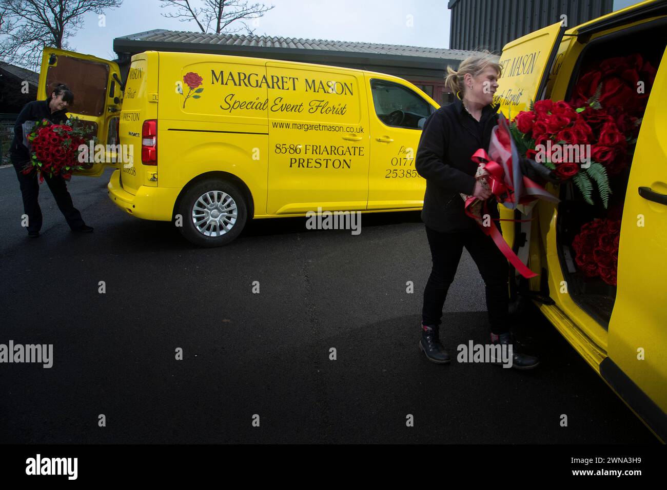 08/02/22 L/R: Florist, Julie Beardshaw and Manager, Debbie Baron load ...