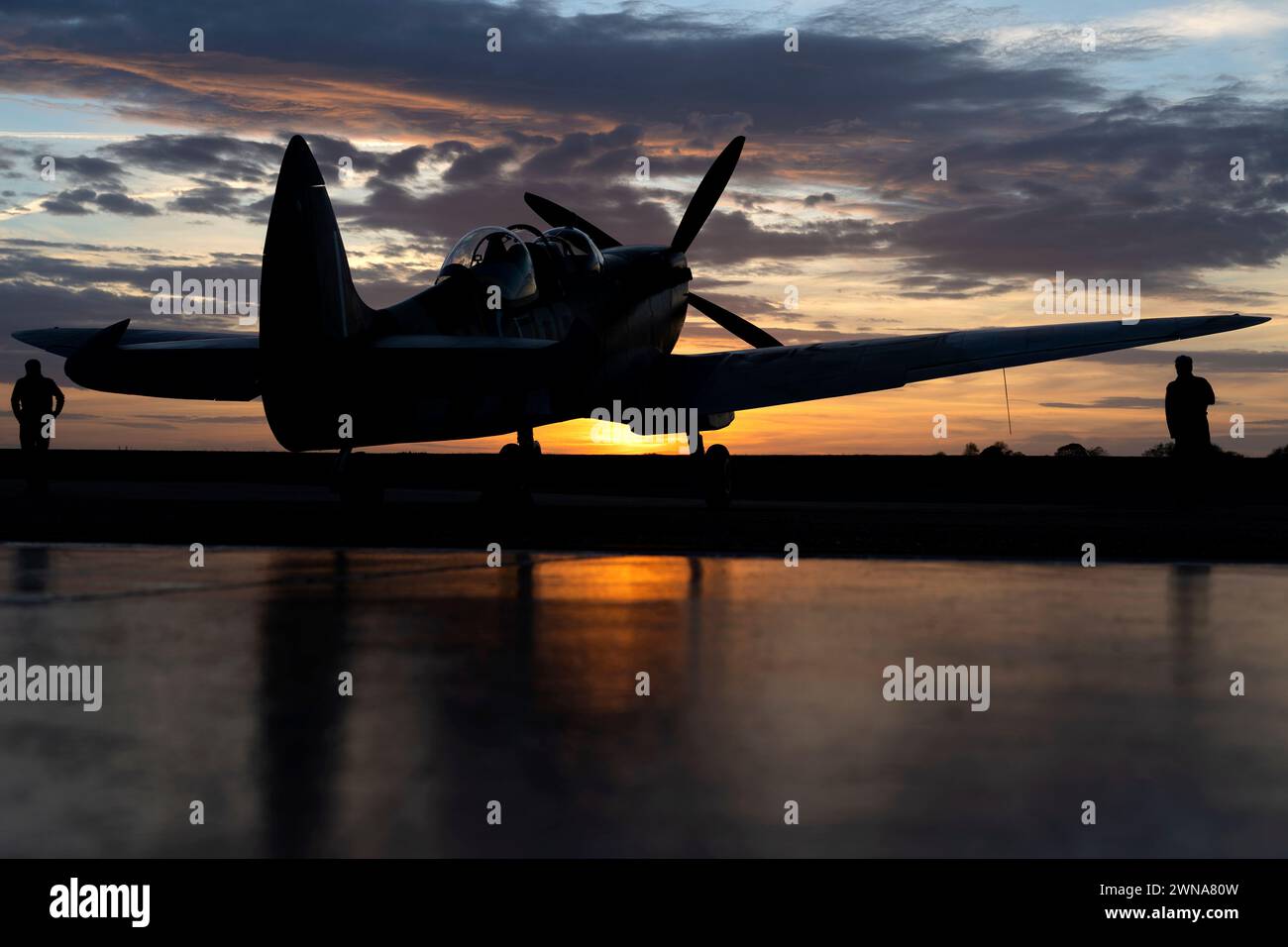 Spitfire dover white cliffs hi-res stock photography and images - Alamy