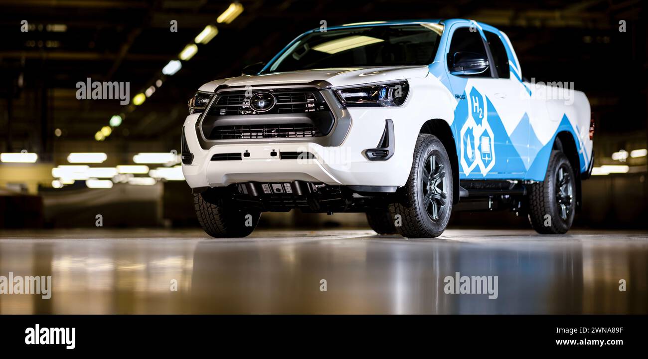 01/09/23 New hydrogen-powered Toyota Hilux at the company’s Burnaston ...
