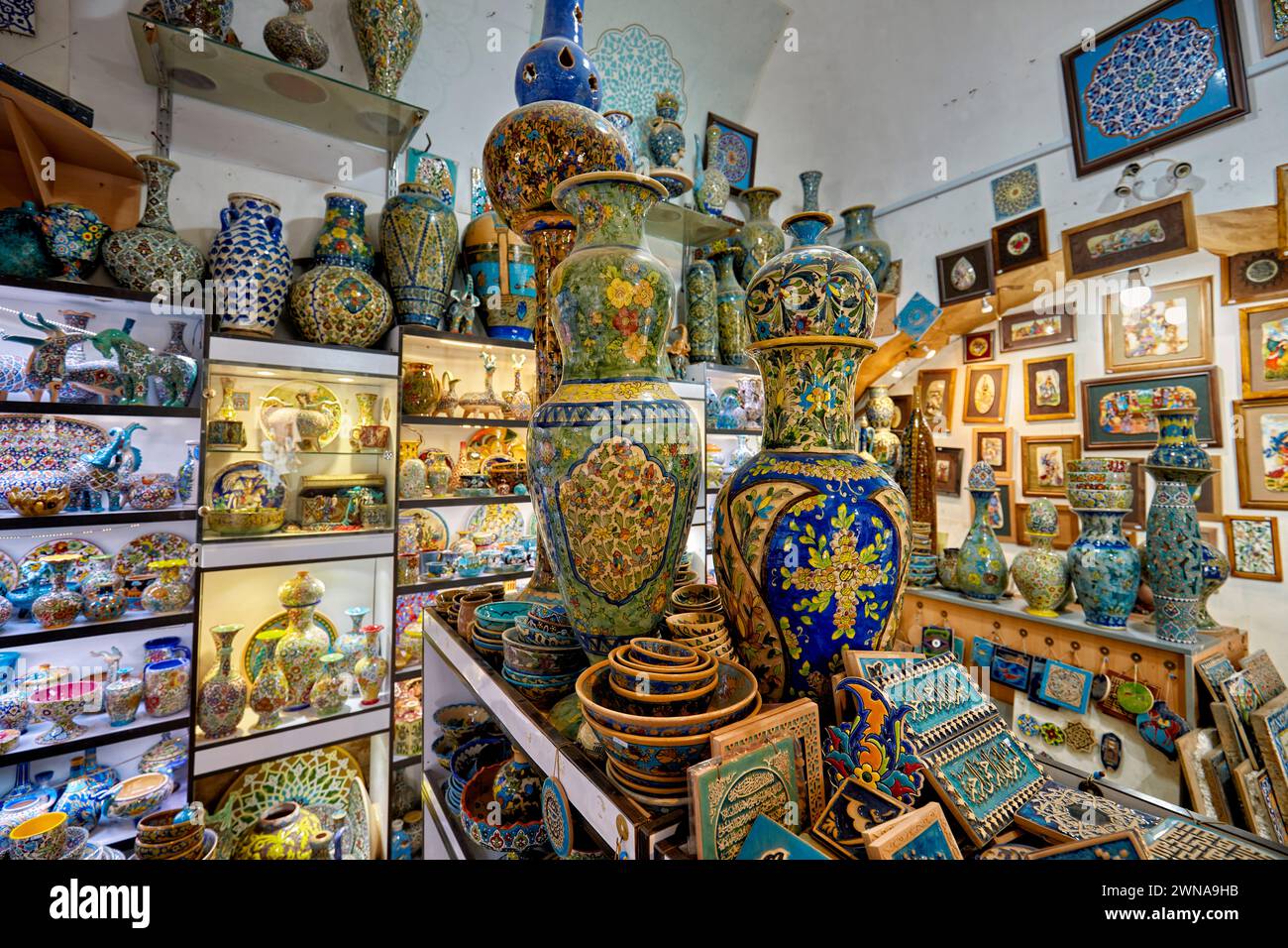 Persian ceramics hi-res stock photography and images - Alamy