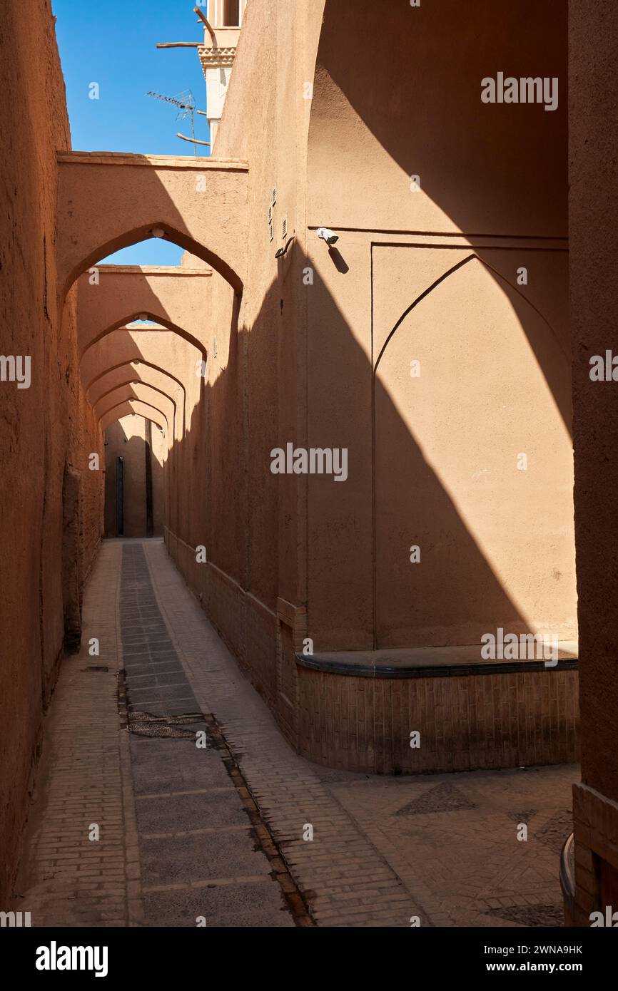 Historic houses arches narrow hi-res stock photography and images - Alamy