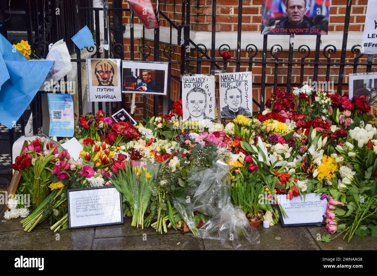 London, UK. 1st March 2024. Supporters of Alexei Navalny continue to ...