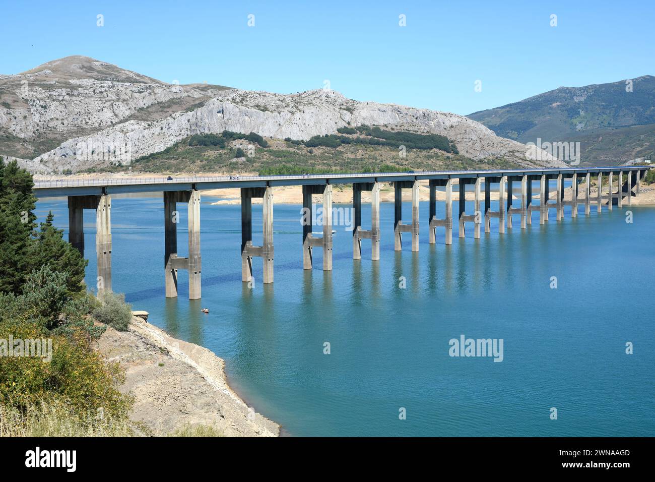 Riaño dam león spain hi-res stock photography and images - Alamy