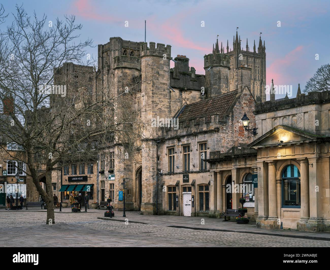 High street wells somerset england hi-res stock photography and images ...
