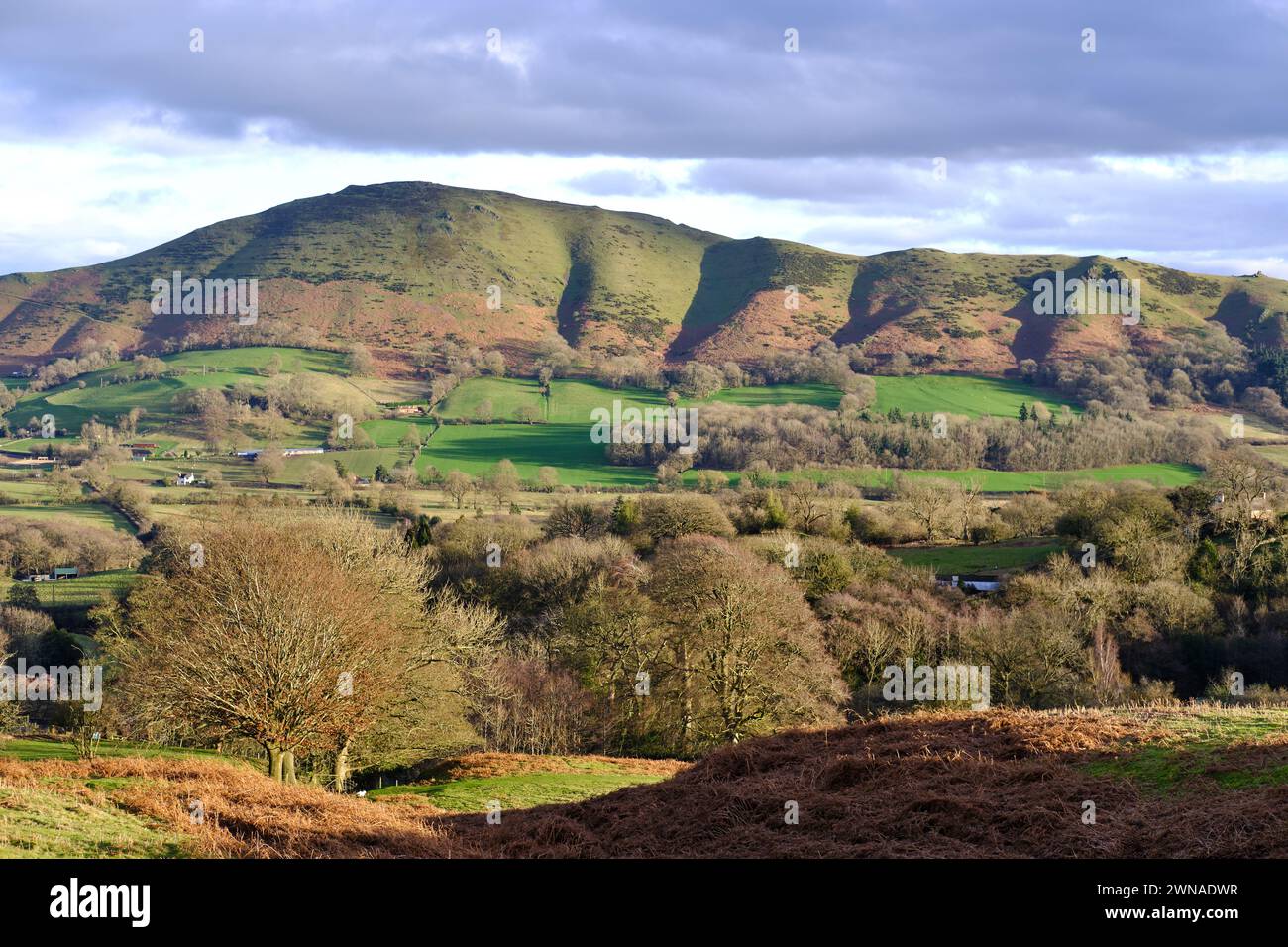 Featuring hills hi-res stock photography and images - Alamy