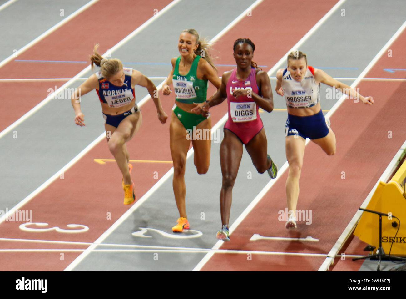 Athletics 400 metres women finish hi-res stock photography and images - Alamy
