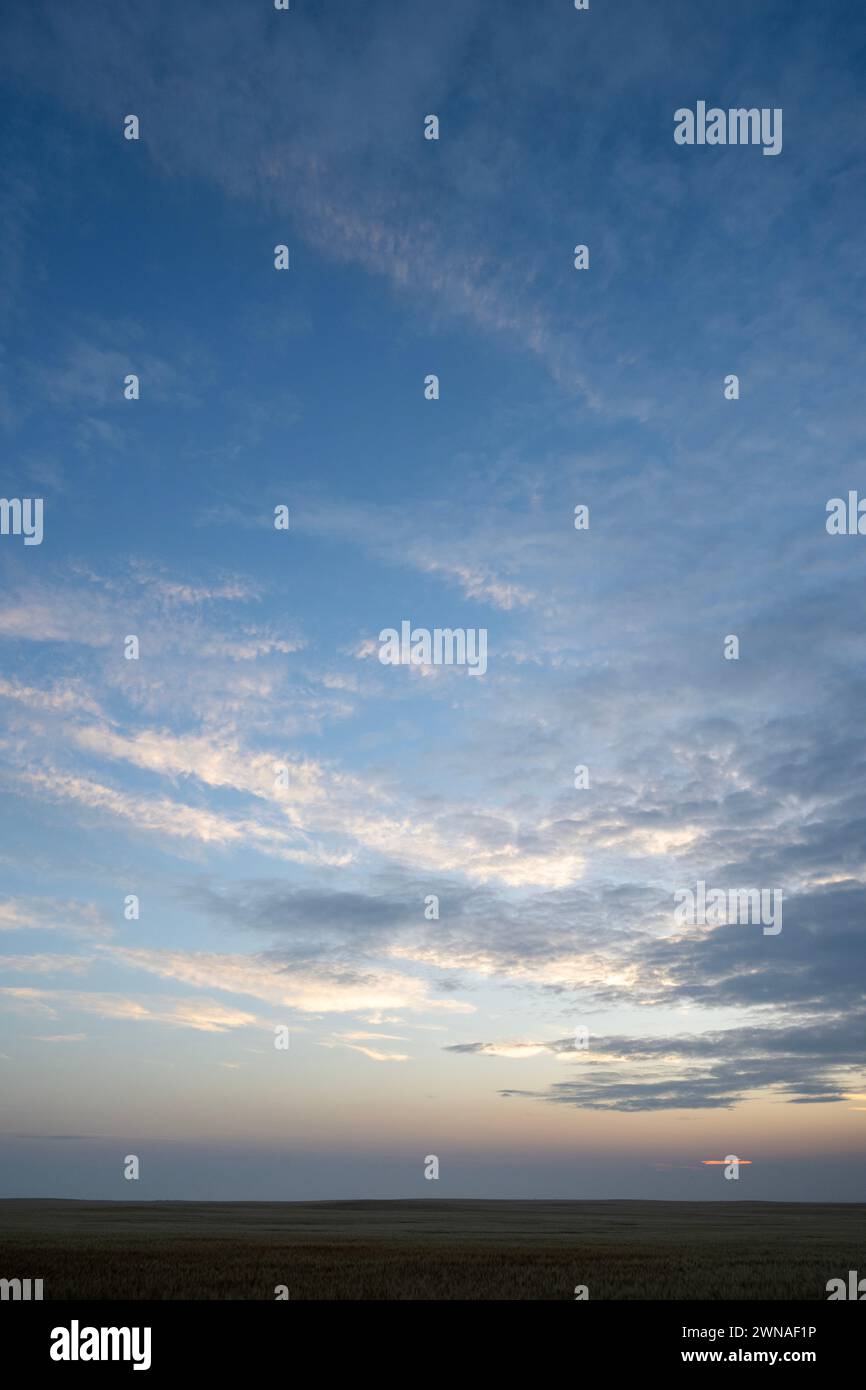 Canada prairie horizon hi-res stock photography and images - Alamy