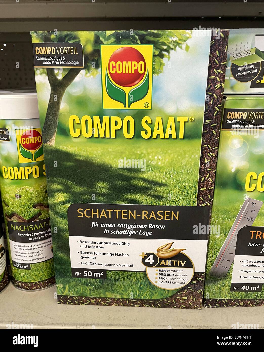 Bayern, Deutschland 01. März 2024: Hier der Blick in einem Baumarkt auf eine Packung Compo ...