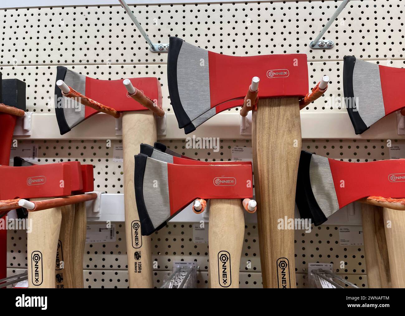 Bayern, Deutschland 01. März 2024: Hier der Blick in einem Baumarkt auf ...