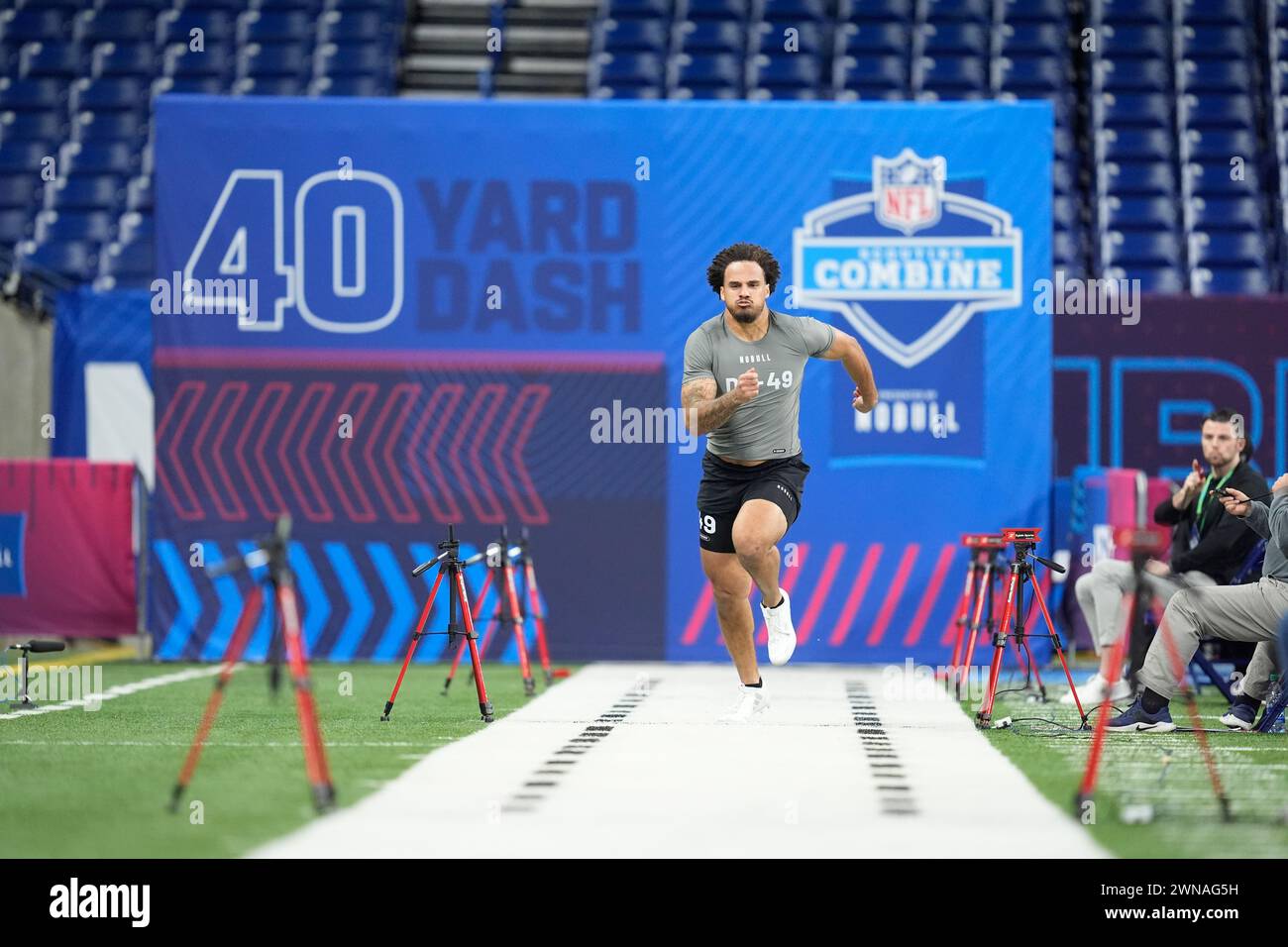 Washington defensive lineman Bralen Trice runs the 40-yard dash at the ...