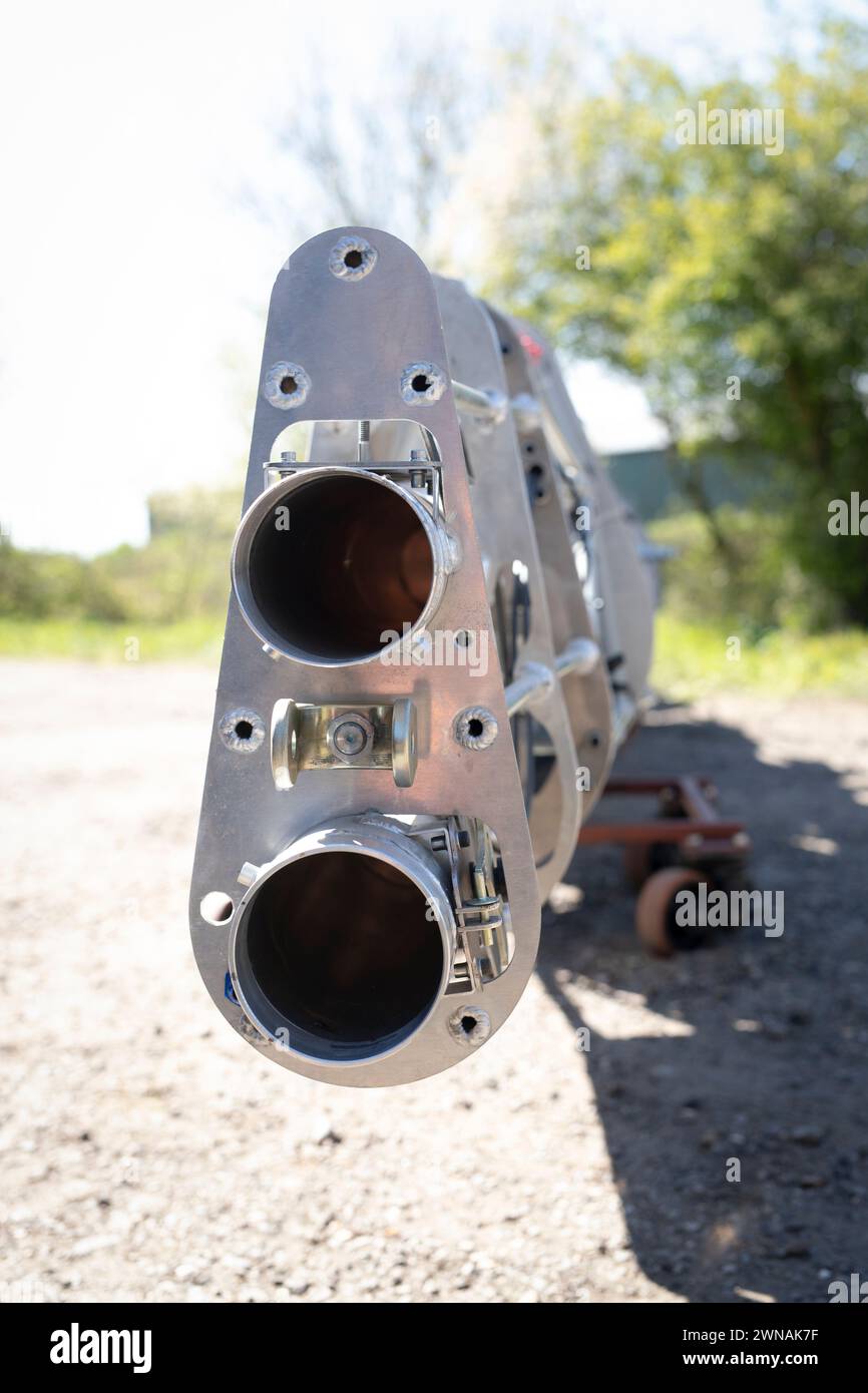 25/04/21 Main (top) and primary (bottom) parachute tubes. With only two ...