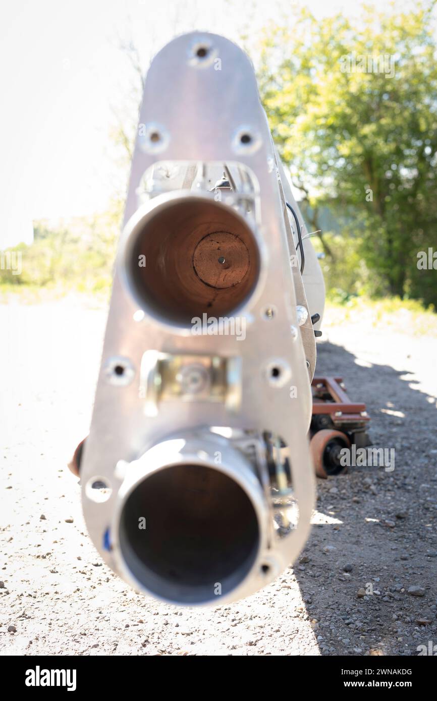 25/04/21 Main (top) and primary (bottom) parachute tubes. With only two ...