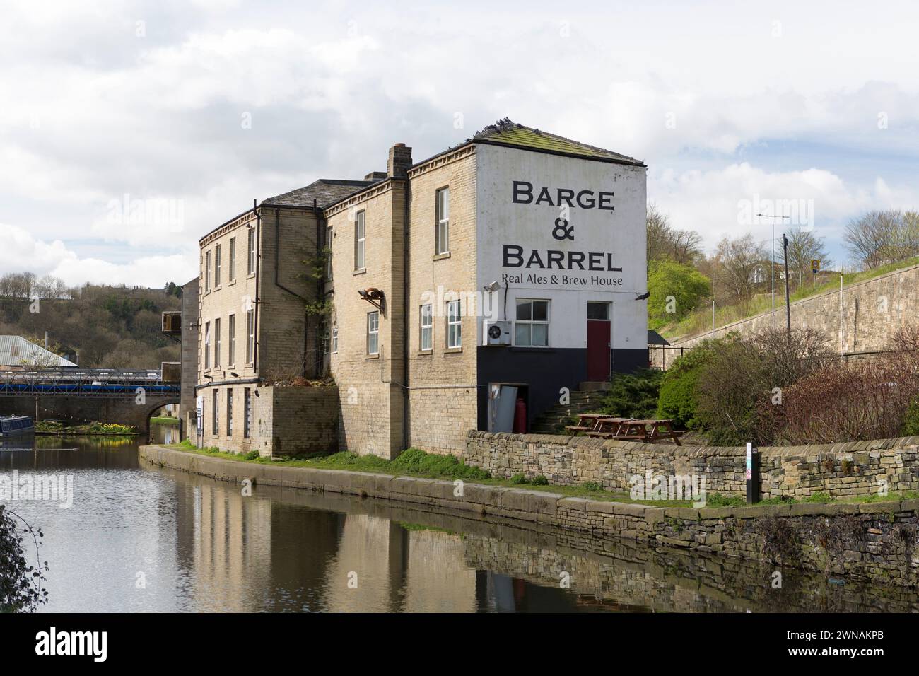 The Barge and Barrel public house on the Calder & Hebble Canal near ...