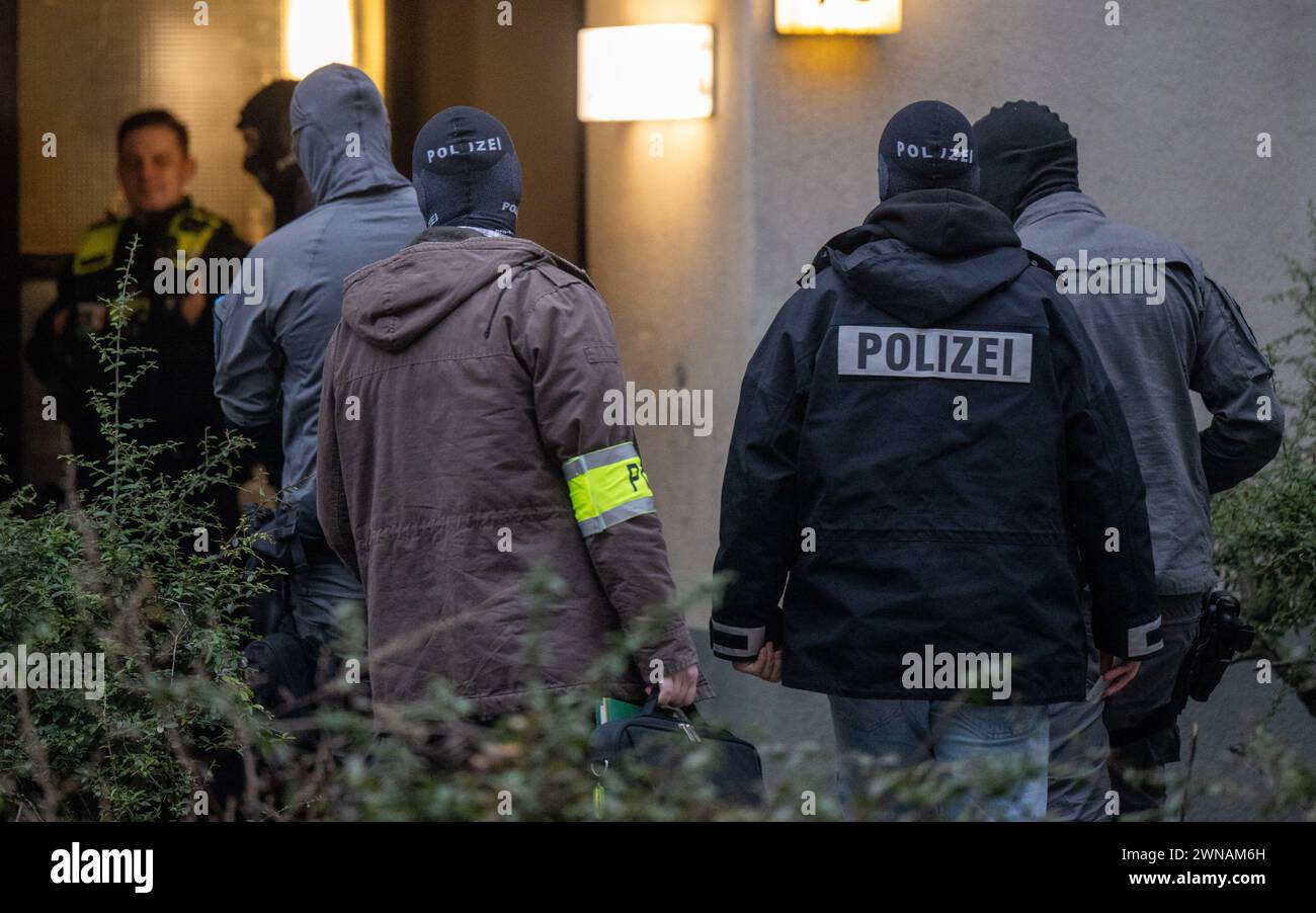 Berlin, Germany. 01st Mar, 2024. Masked police officers enter the home ...