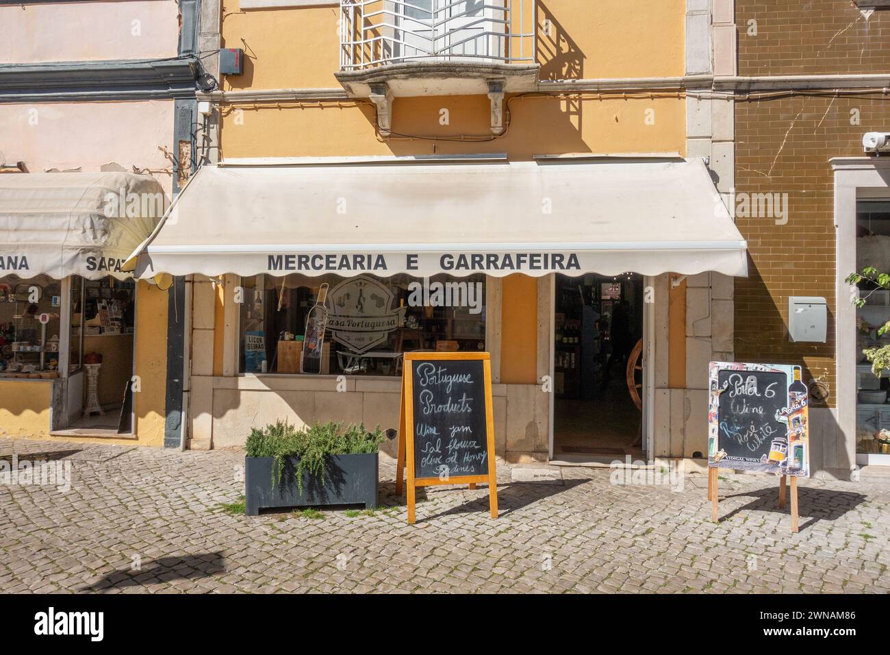Mercearia casa portuguesa hi-res stock photography and images - Alamy