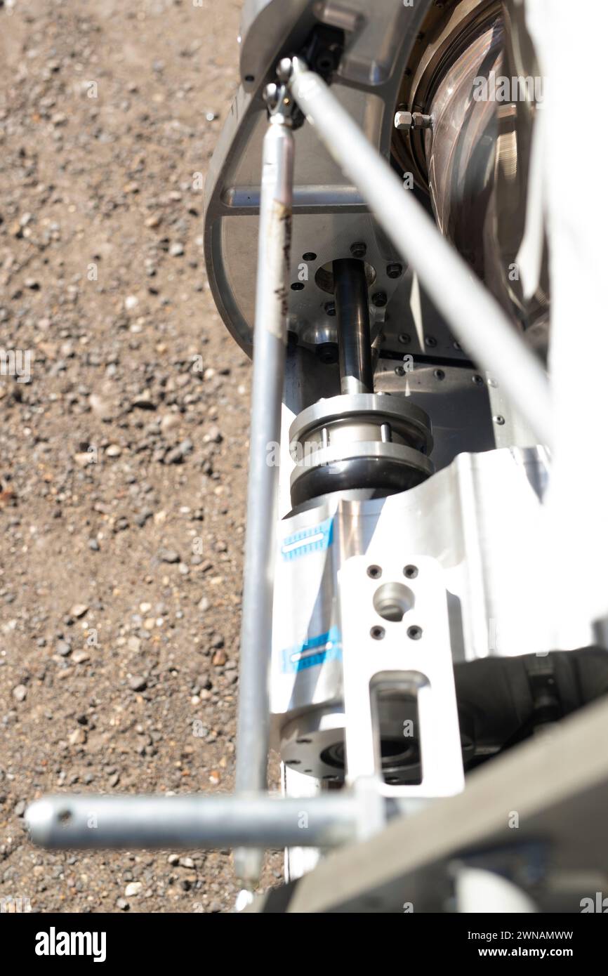 25/04/21 Final drive. With only two wheels and a fifty-year-old Rolls ...