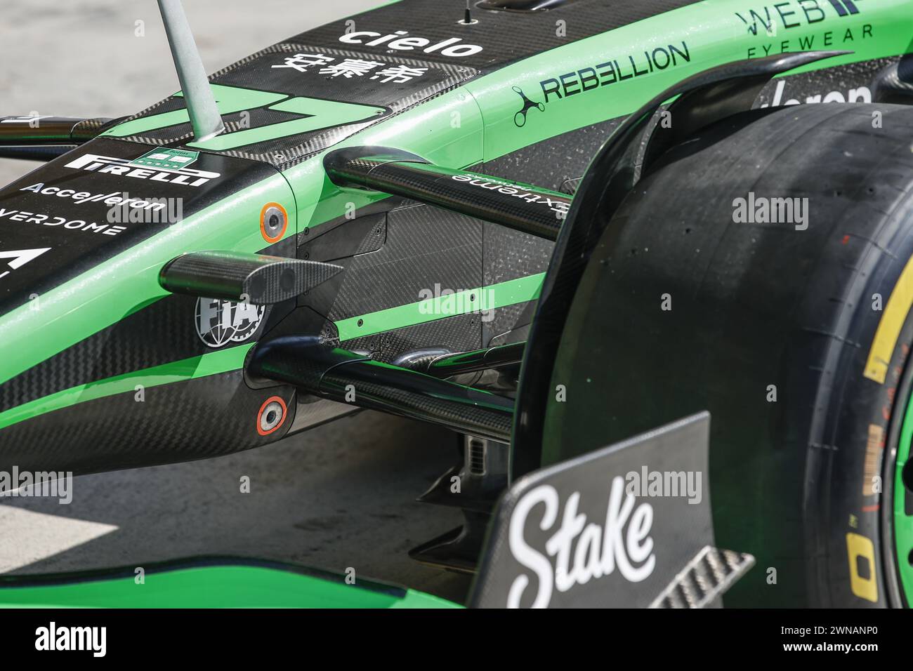 Stake F1 Team Kick Sauber C44, mechanical detail front suspension brakes, freins, conduct ...