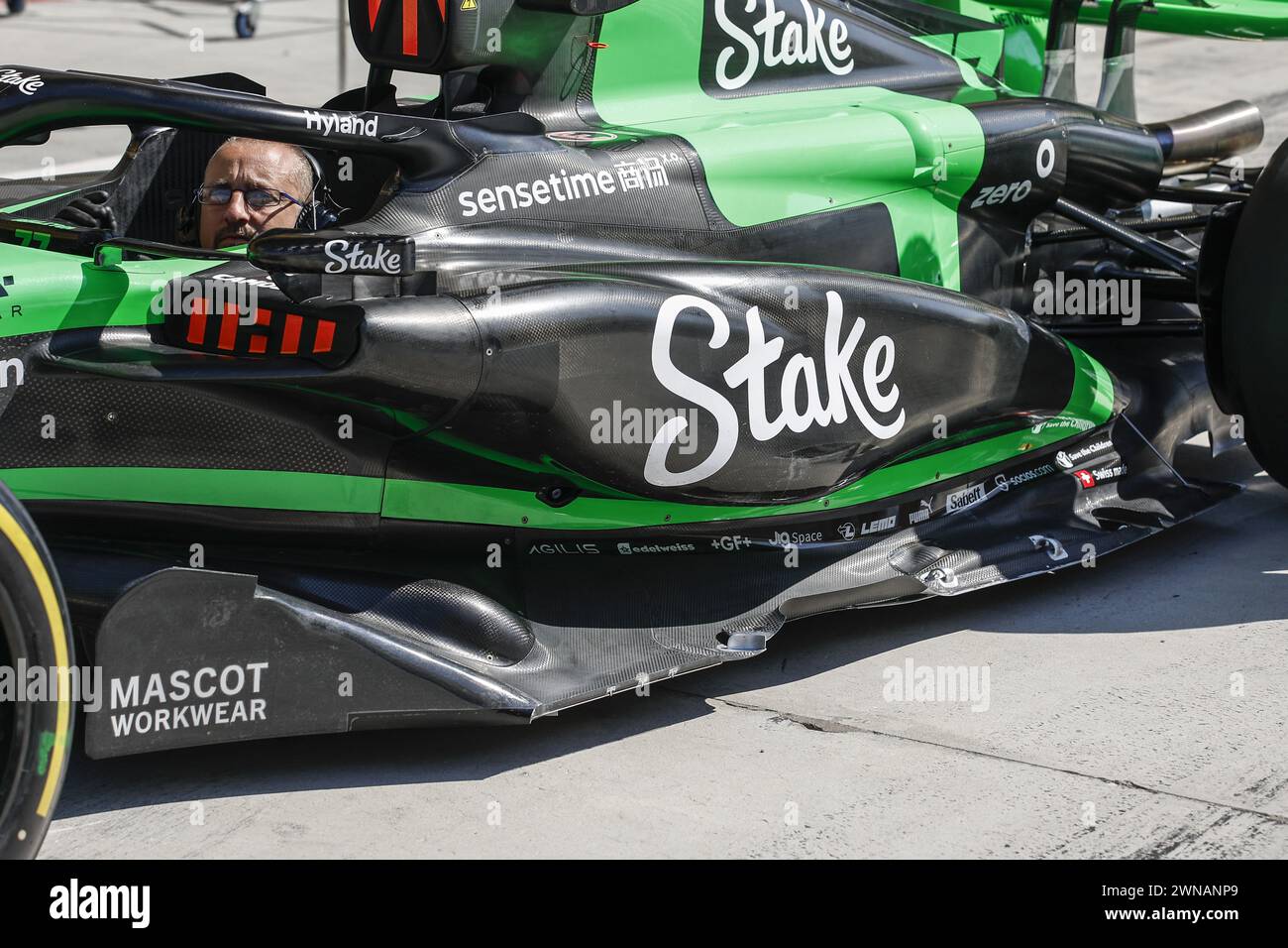 Stake F1 Team Kick Sauber C44, mechanical detail aerodynamism, aerodynamic, aerodynamics sidepod ...