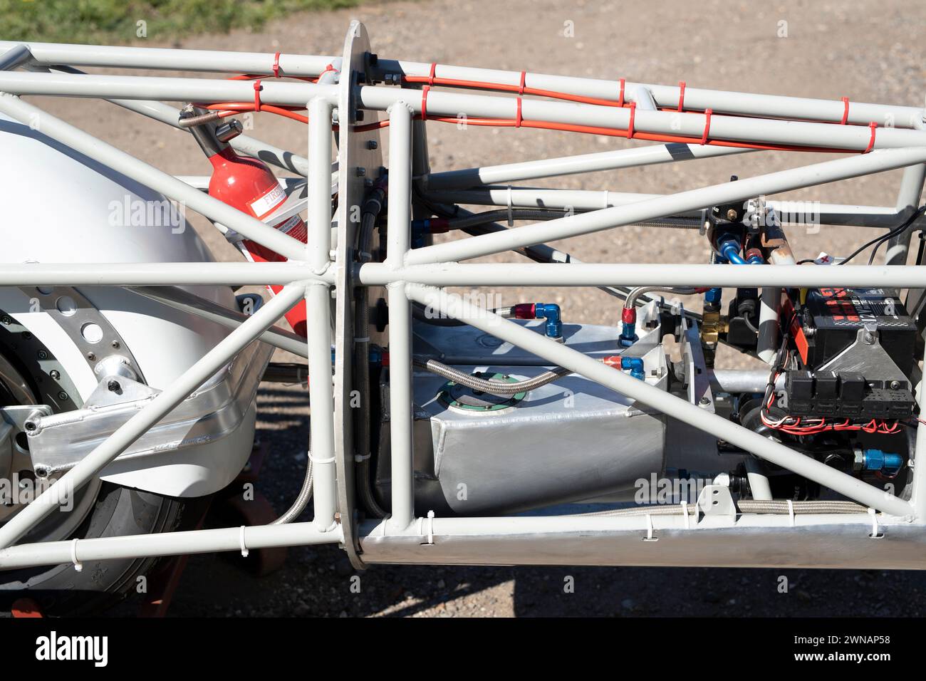 25/04/21 Fuel tank. With only two wheels and a fifty-year-old Rolls ...