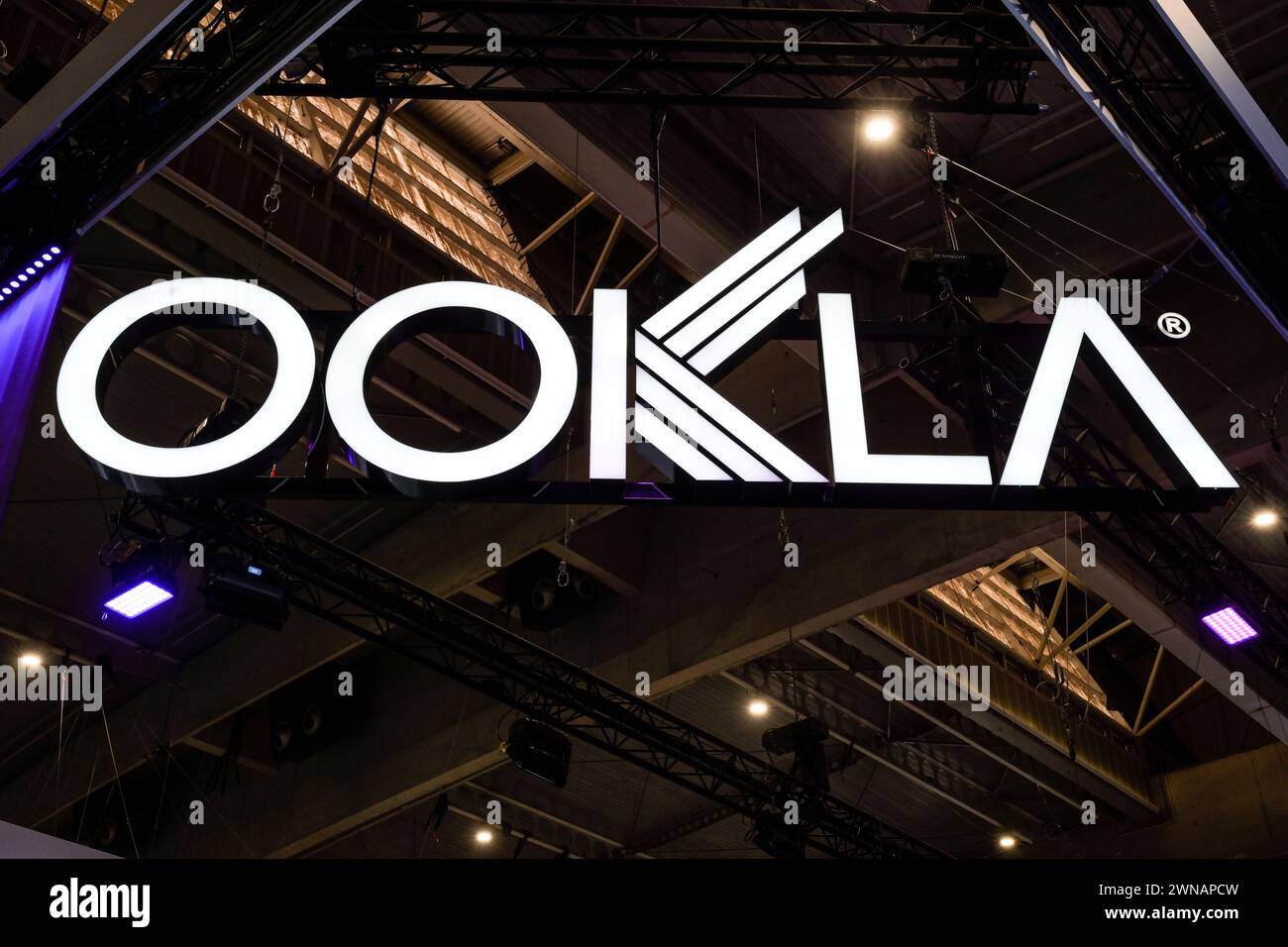 Ookla, Logo am Messestand, MWC Mobile World Congress 2024, Barcelona ...