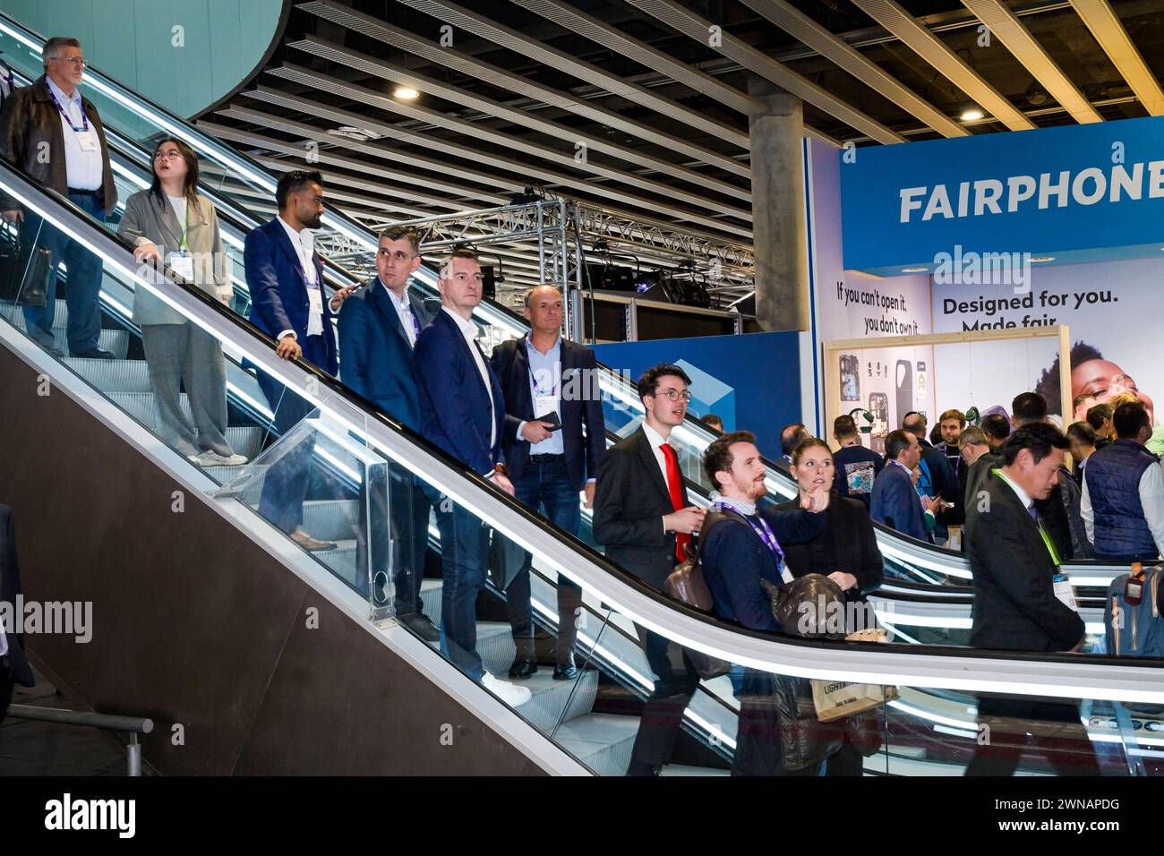 Besucher auf dem MWC Mobile World Congress 2024, Barcelona, Spanien ...