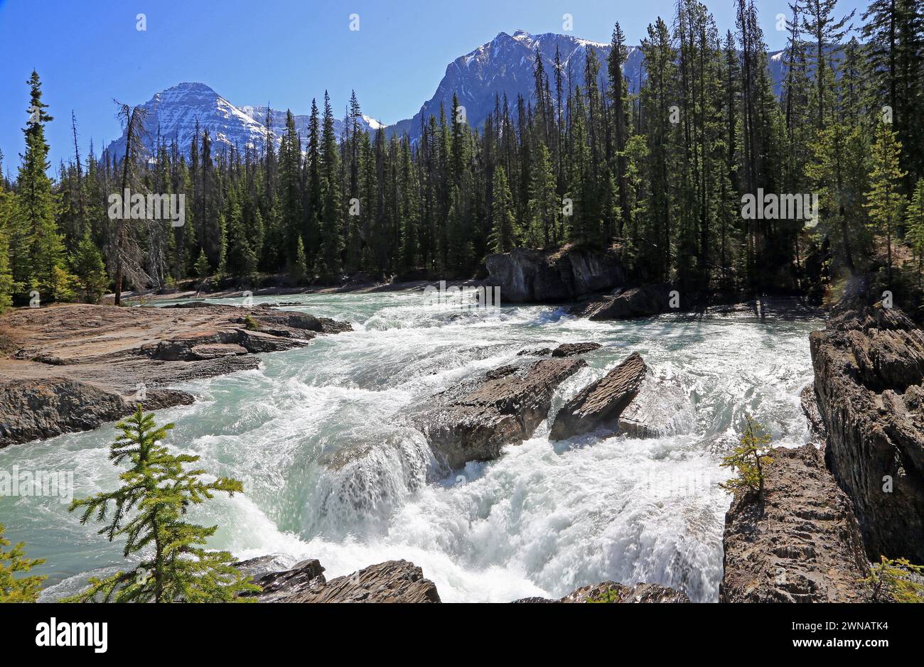 Mountains natural bridge hi-res stock photography and images - Alamy