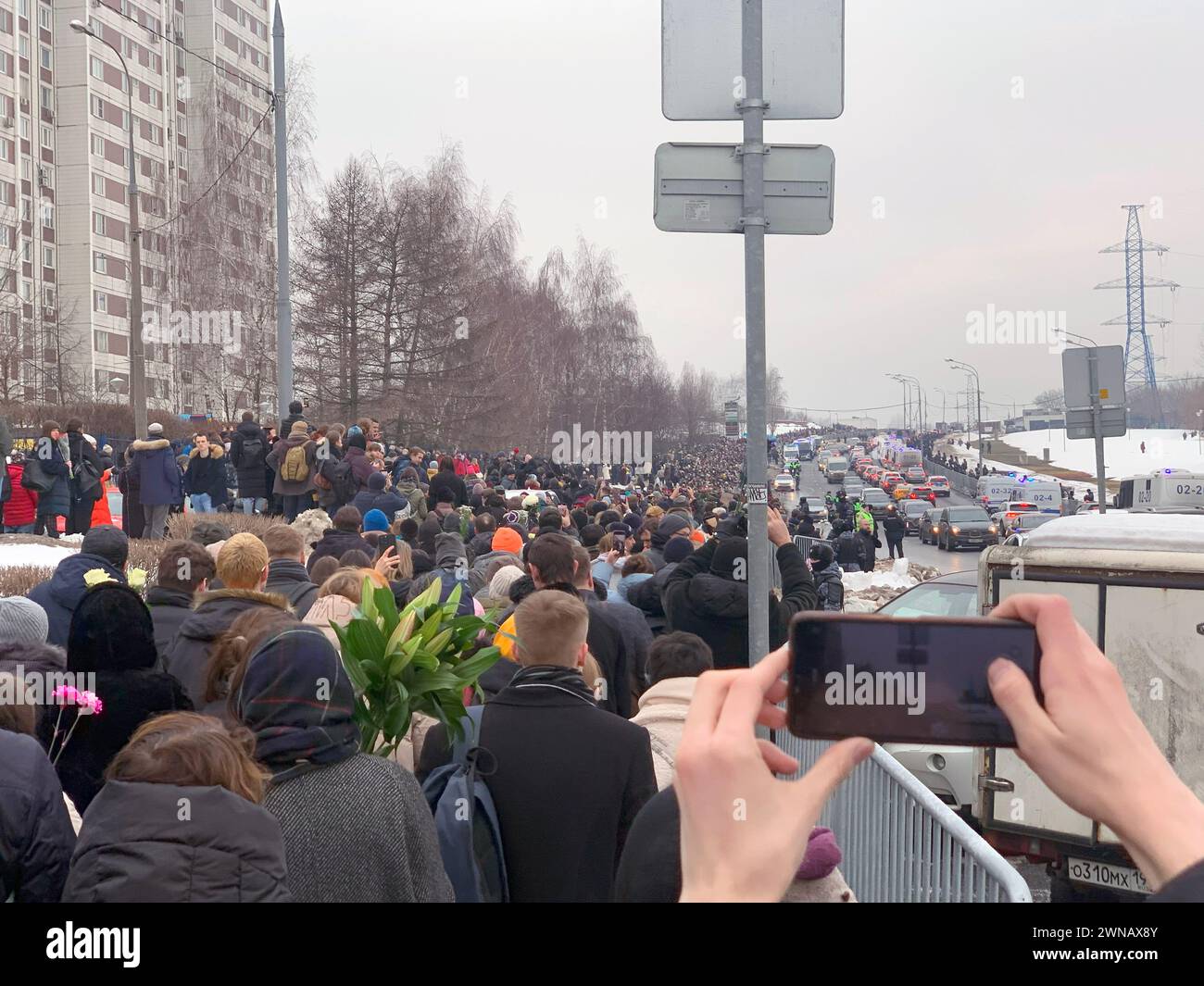 People attending the funeral of Russian opposition leader Alexei ...